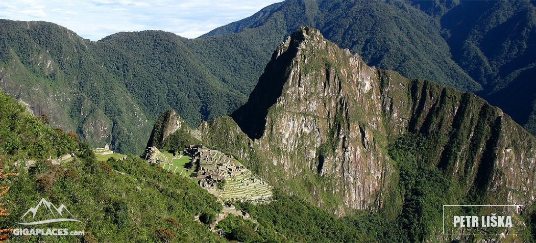 Ascent to Intipunku - Sun Gate above Machu Picchu | Gigaplaces.com