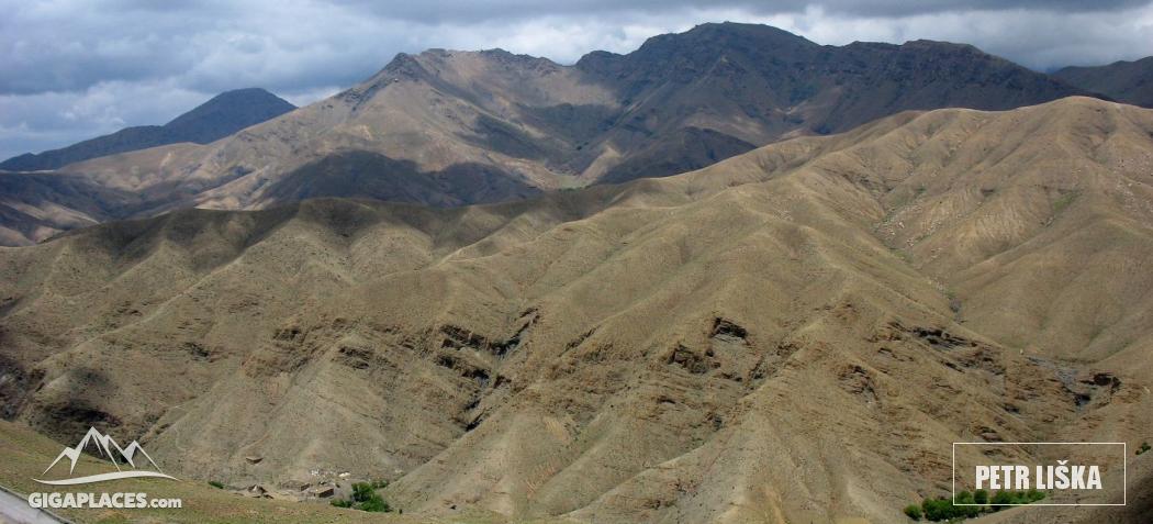 Tizi-n-Tichka pass - The most famous mountain pass in Morocco ...