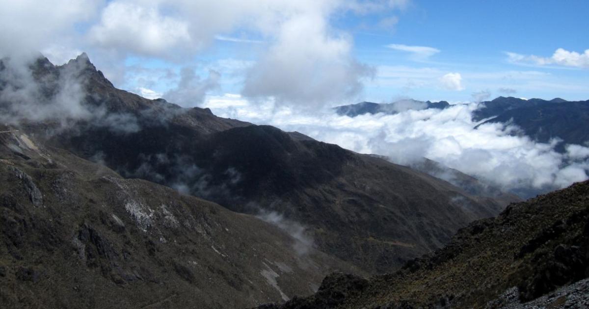 El Collado del Cóndor - Pico El Águila - The highest road pass in ...