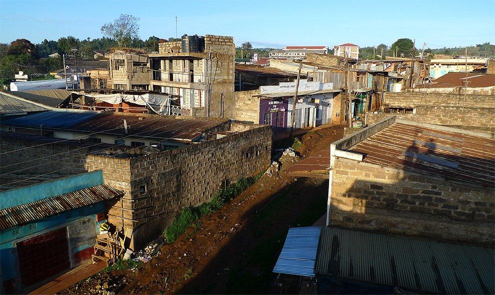 Chogoria - Mount Kenya Bandas - Through jungle to the start of the trek ...