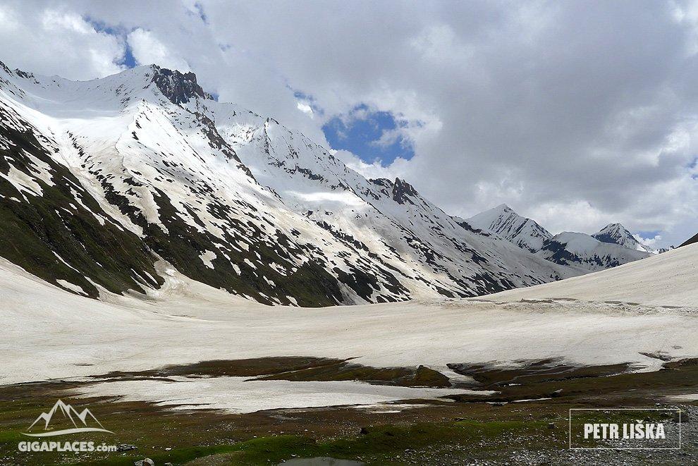 Drive through Zoji la Pass - From Kashmir to Ladakh | Gigaplaces.com