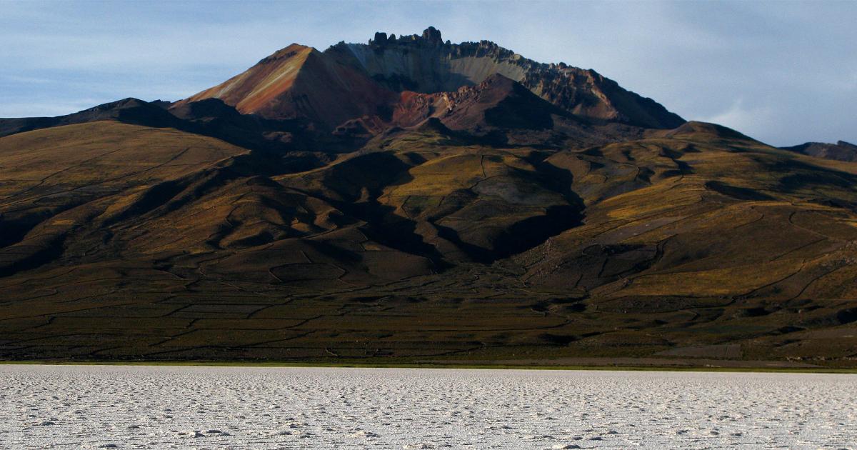 Cerro Tunupa - Volcano with blasted peak | Gigaplaces.com